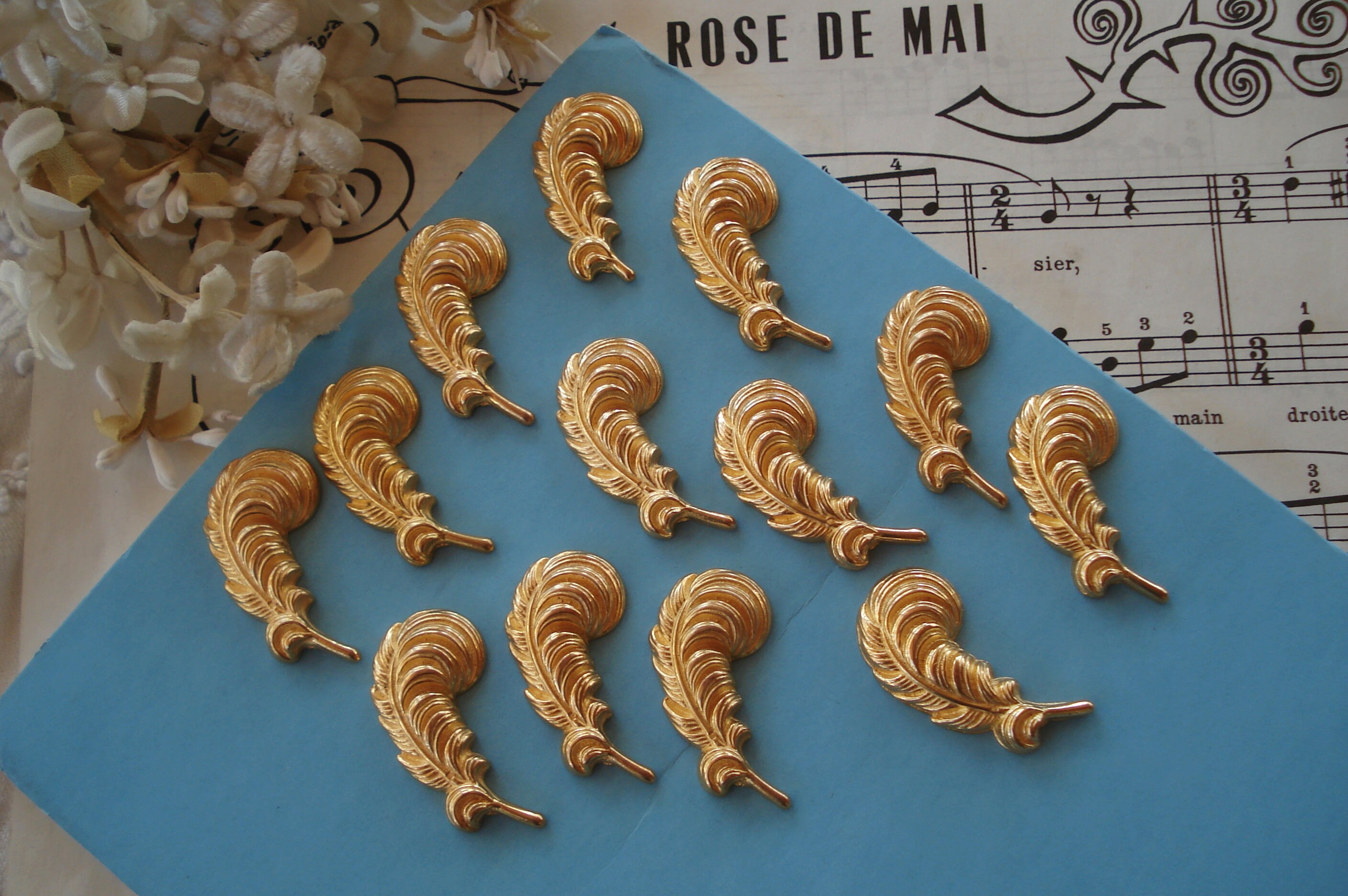 2 pieces Vintage Gold 3-D Detailed Quill Plume Ostrich Feather | Etsy