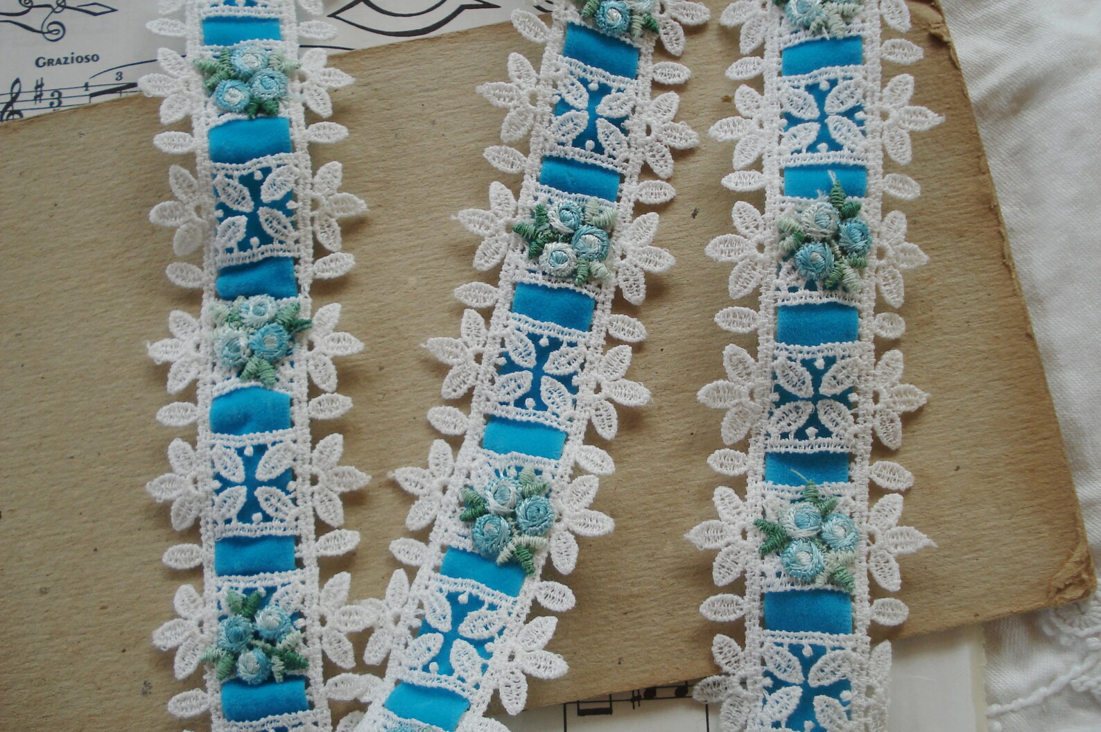 1/2y Vintage Venise Velvet Insert Schiffli Blue Flower Applique White ...