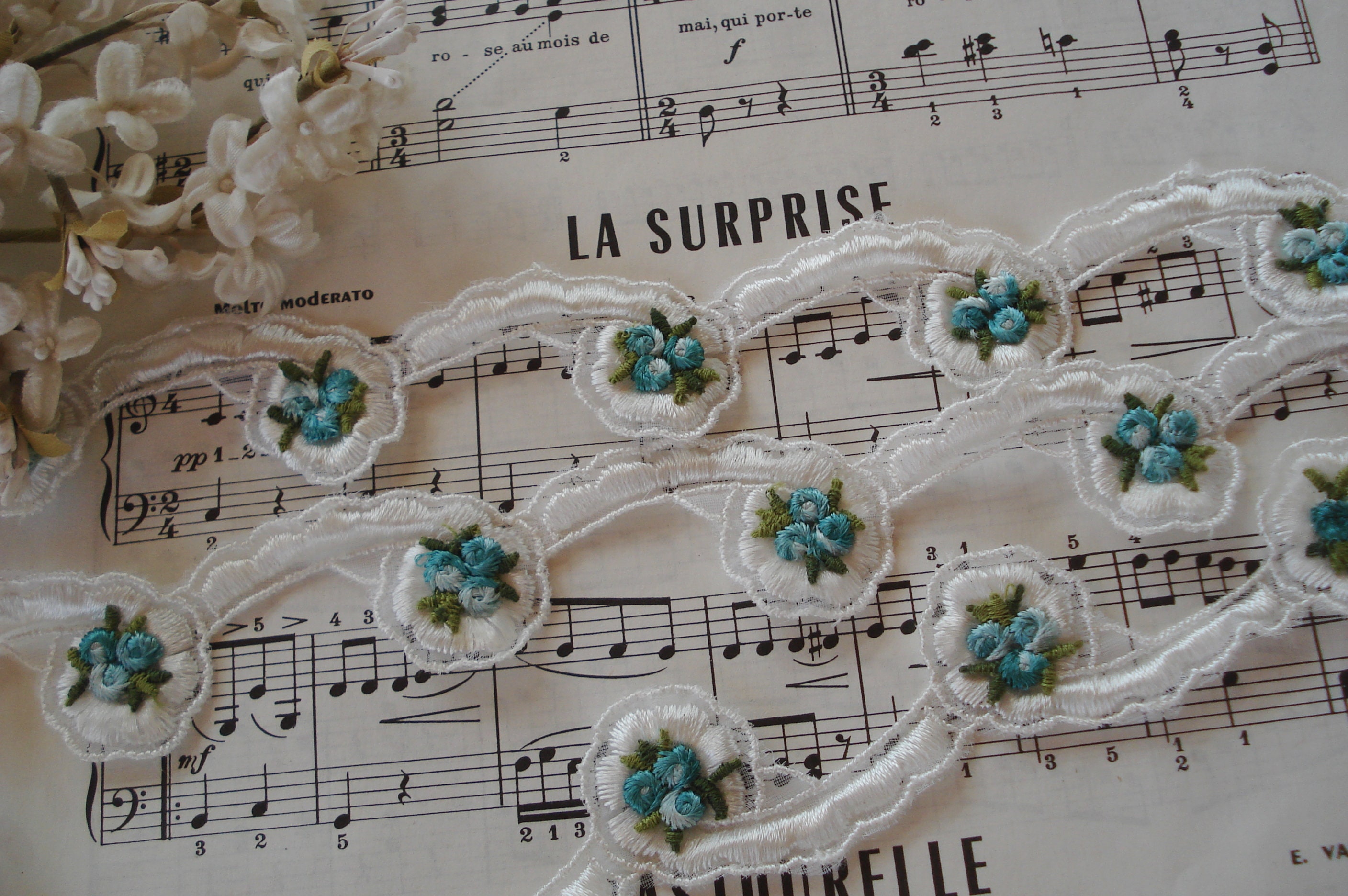 1y Vintage Ombre Blue Venise Schiffli Flowers Scrolly Garland | Etsy