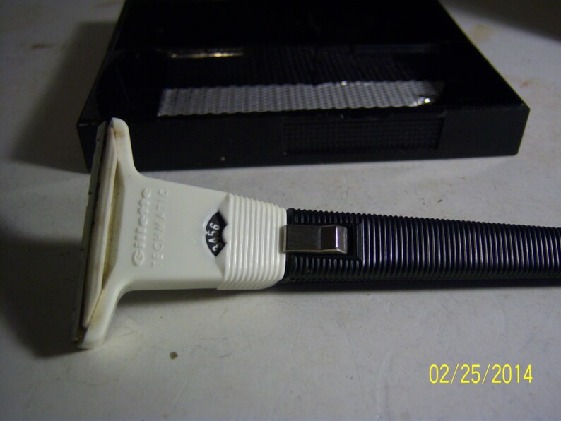 1960's Gillette Techmatic Razor New Old Stock in Original Packaging ...