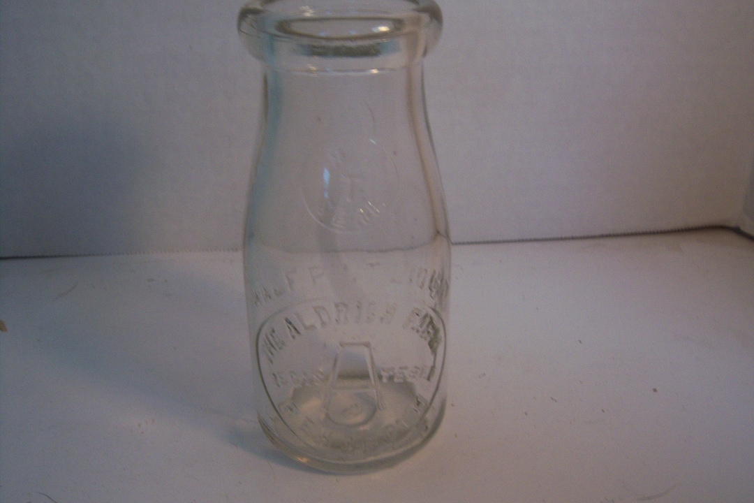 1930's the Aldrich Farm Rehoboth Mass 5 3/8" Tall Half Pint Milk Dairy ...