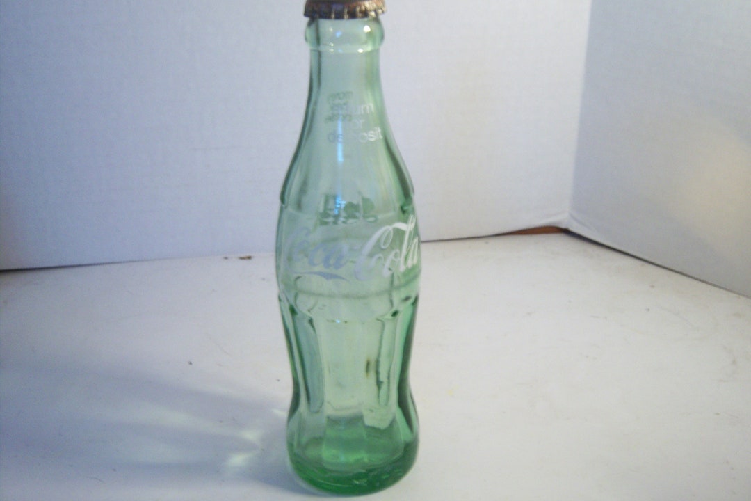 1980's Coke Coca Cola Hobbleskirt Hilo Hawaii Light Green 6 1/2 Oz Acl ...