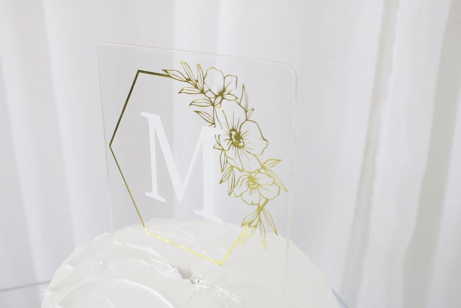 Personalized Acrylic Wedding Cake Topper: Gold Wreath Monogram - Etsy