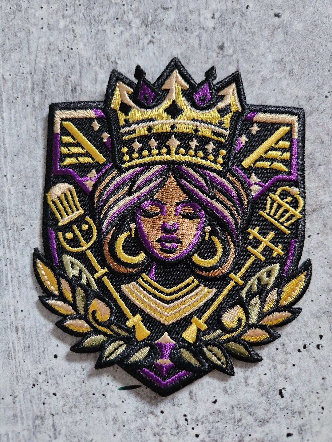 Heraldic Patch,(1-pc) "cocoa Sovereign Queen" Crest Patch, 4" Iron-on ...