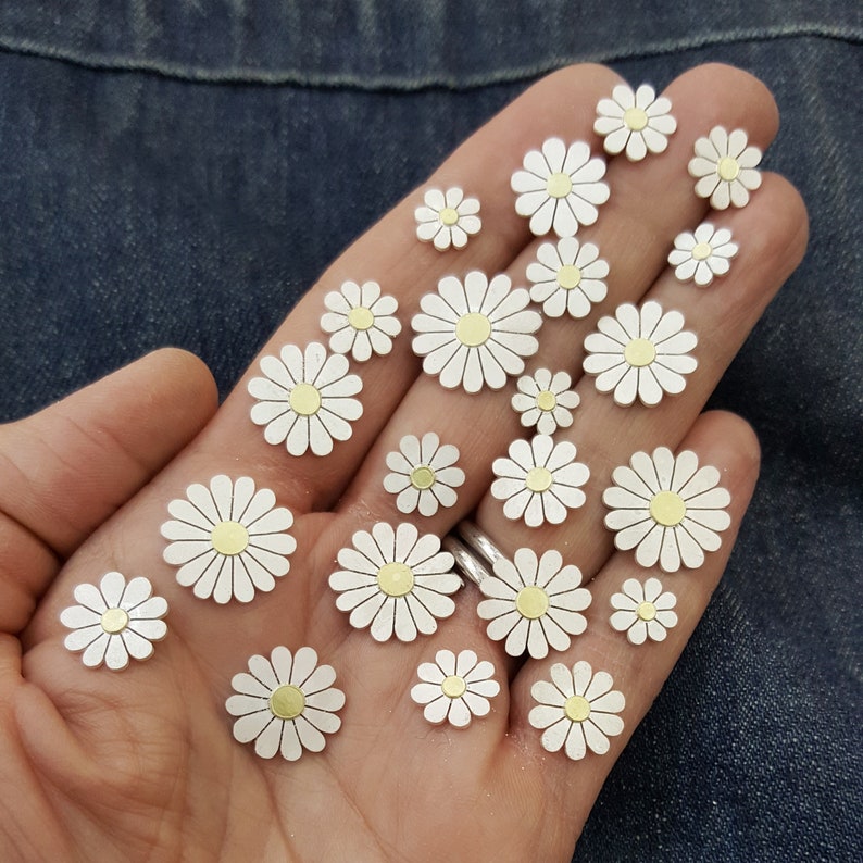 Daisy Chain Necklace in Solid Silver and 18ct Gold - Etsy