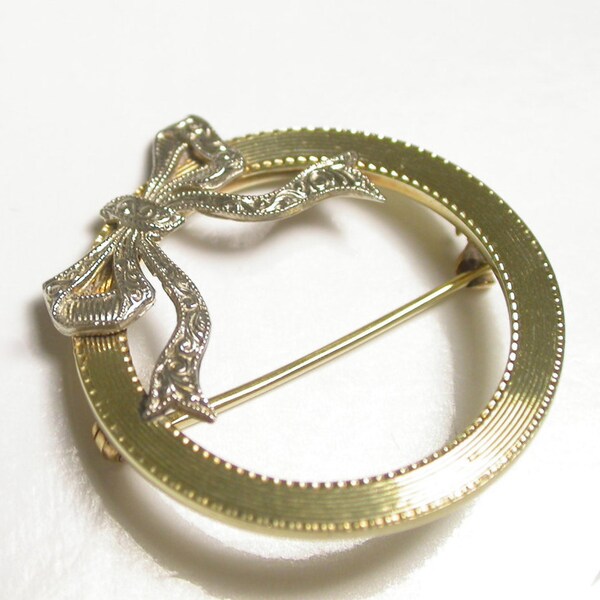 Gold Wreath Pin - Etsy