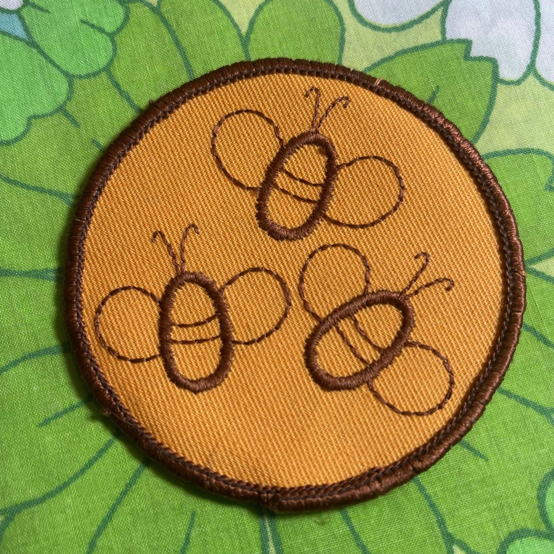 VINTAGE Brownie 3 Bees Embroidered Circle Patch Girl Scouts G - Etsy