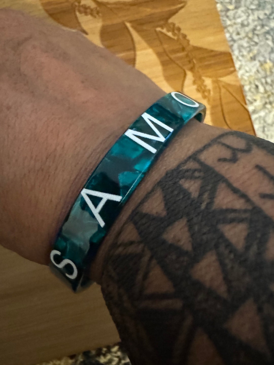 TS Acrylic Faux Emerald Green Tortoise Shell Design Polynesian Bangle ...