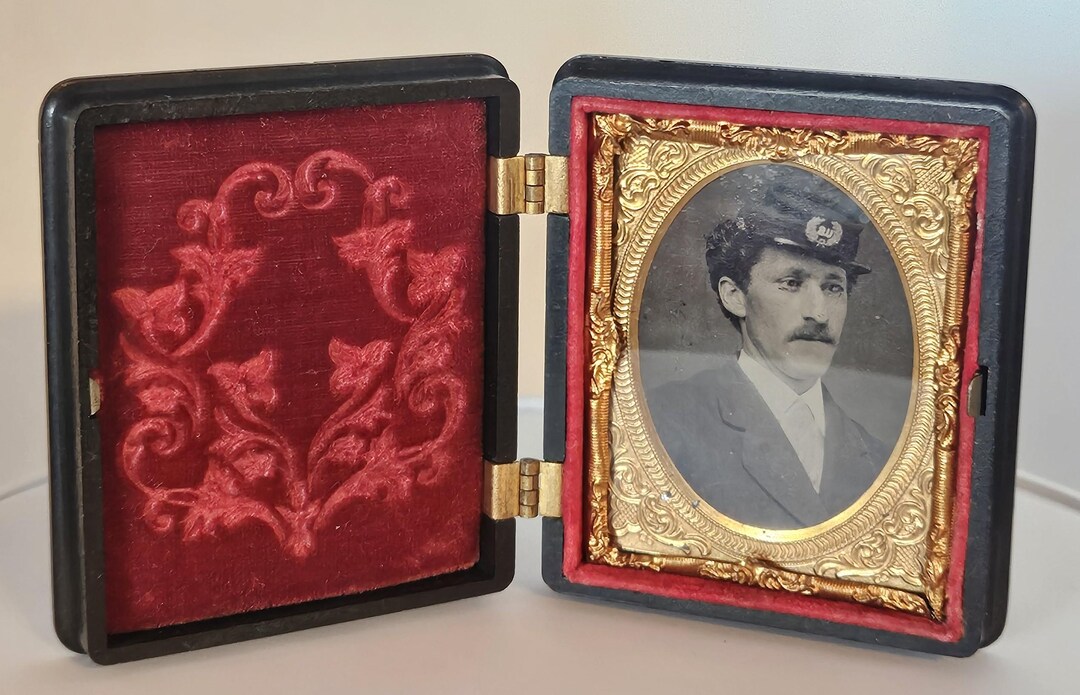 Civil War Era, 1/9 Plate Tin Type of a Staff Officer, Signed lieut. T.E ...