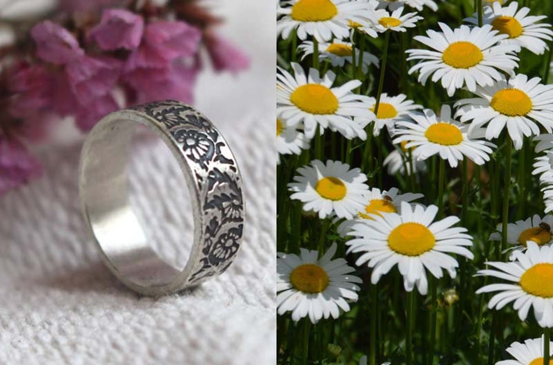 Daisy Ring- Flower Engraved Band- April Birth Flower- Wedding ...
