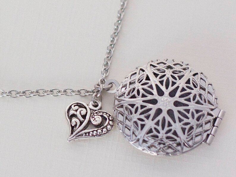 Heart Diffuser Necklace for Essential Oils, 30 Oil Pads, Aromatherapy ...
