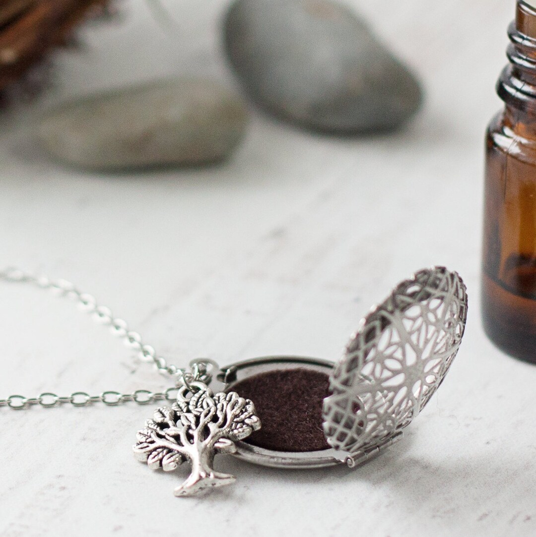 Tree of Life Aromatherapy Necklace, Diffuser Locket for Essential Oils ...