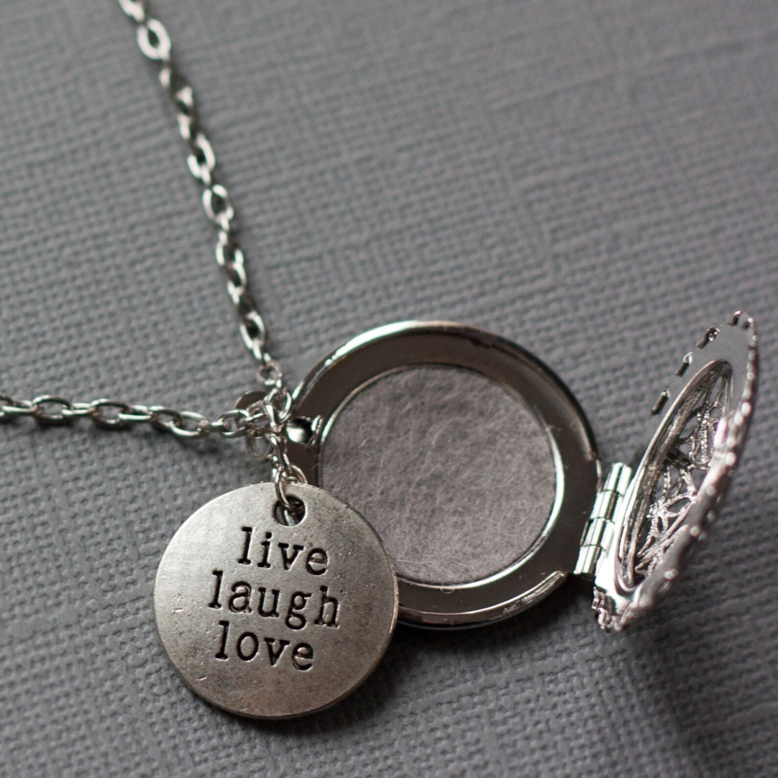 Essential Oil Diffusing Necklace 30 Oil Pads Aromatherapy - Etsy