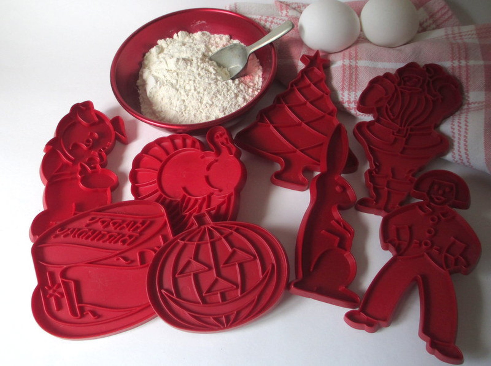 Vintage Red Tupperware Cookie Cutters 8 CHRISTMAS Tree Santa and All ...