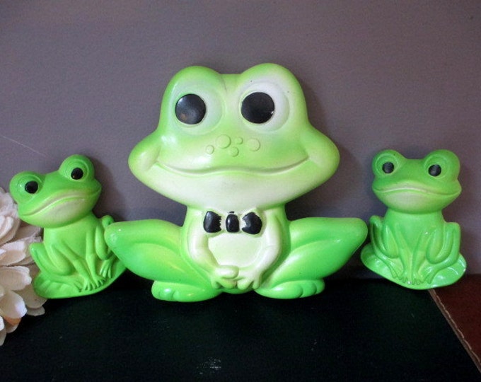 Vintage Mod Frogs Wall Decor Set of 3 Neon Green Child's Room Nursery ...