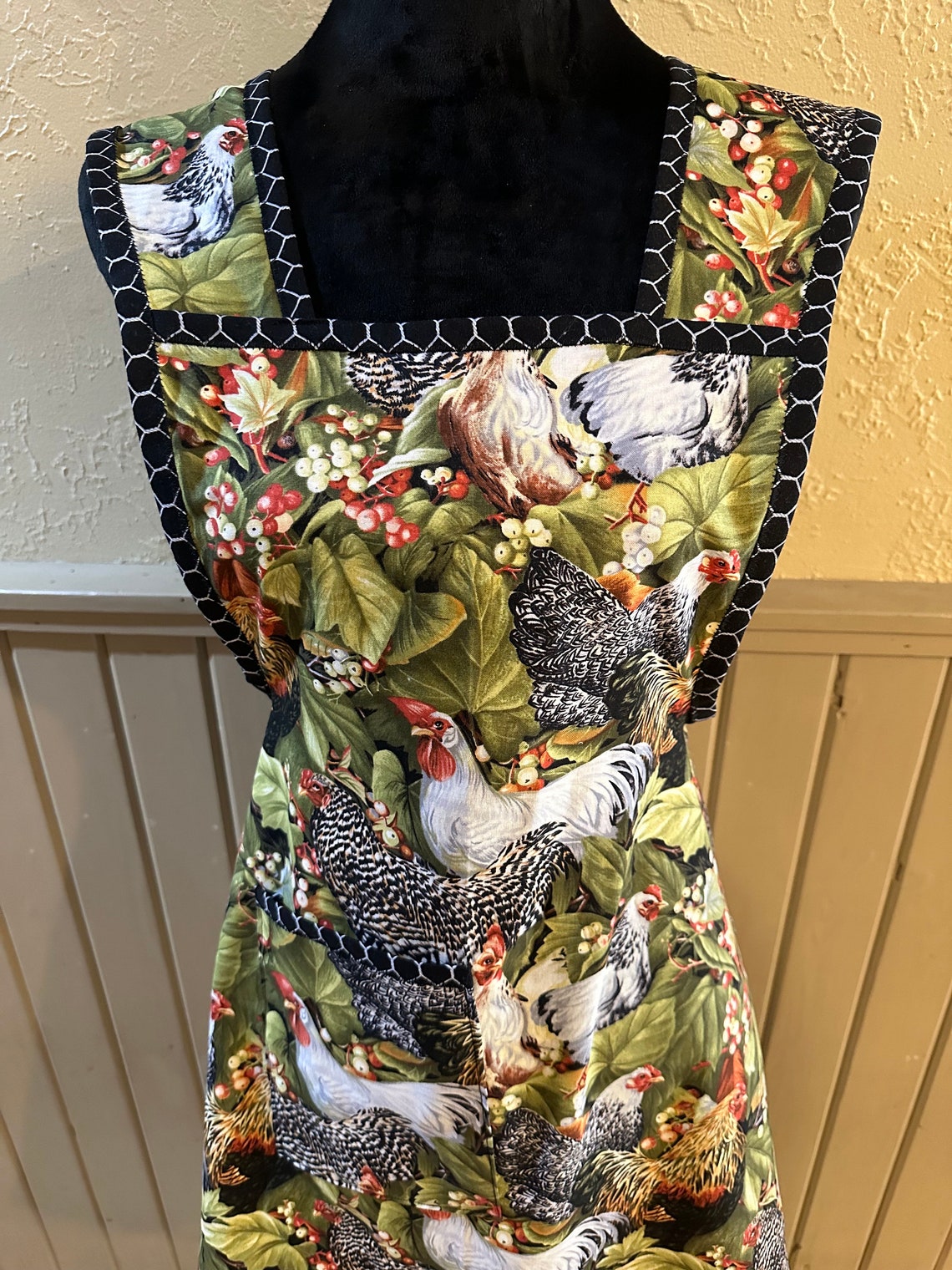 Apron With Chicken Theme Vintage Style. Great Gift for the Chicken ...