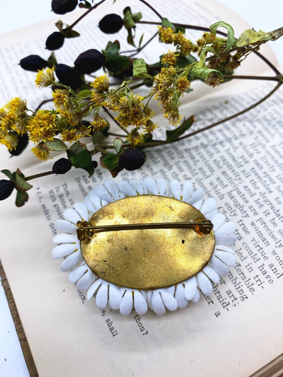 Vintage Kitsch Daisy Cluster Brooch Pin - Gem