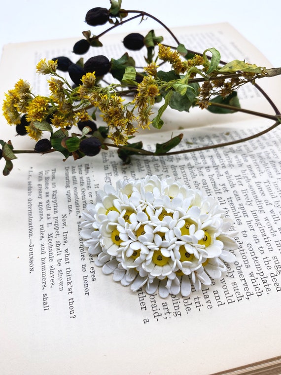 Vintage Kitsch Daisy Cluster Brooch Pin - Gem