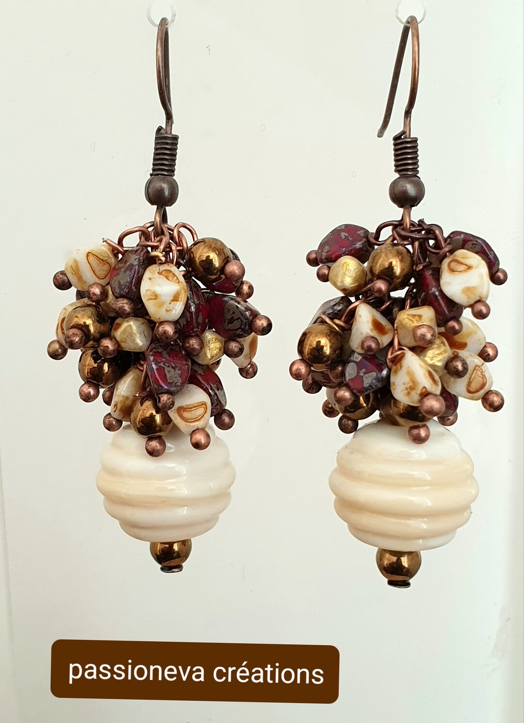 Ravissantes Boucles d'oreilles perles en verre filé beige perles ...