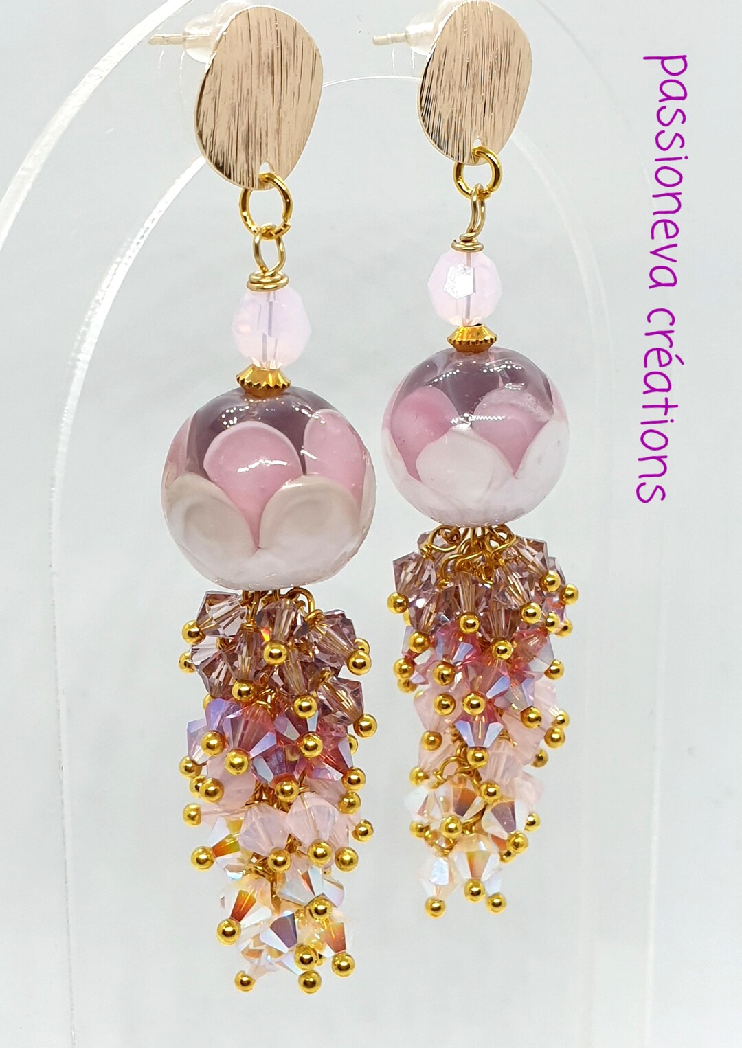 Boucles d'oreilles perles blanches et roses en verre filé et perles ...