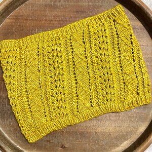 Feathertail Cowl Knitting Pattern, Digital File Only, Written for 4 ...