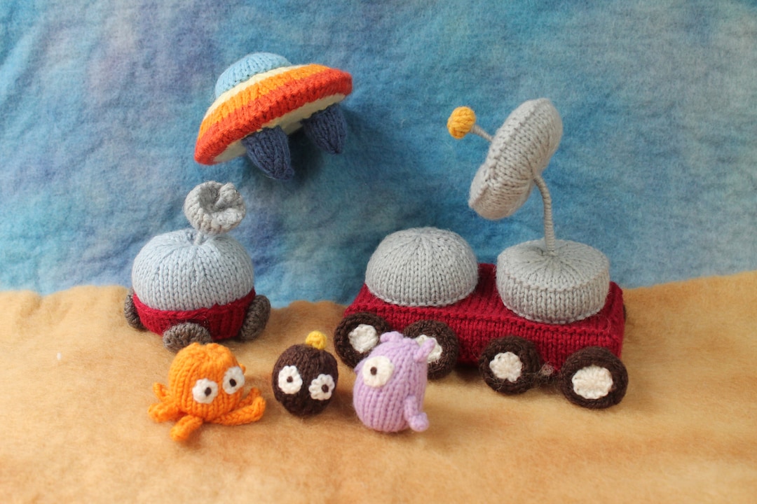 Mini Knitted Cosmos; UFO, Aliens, and Space Rovers - Etsy