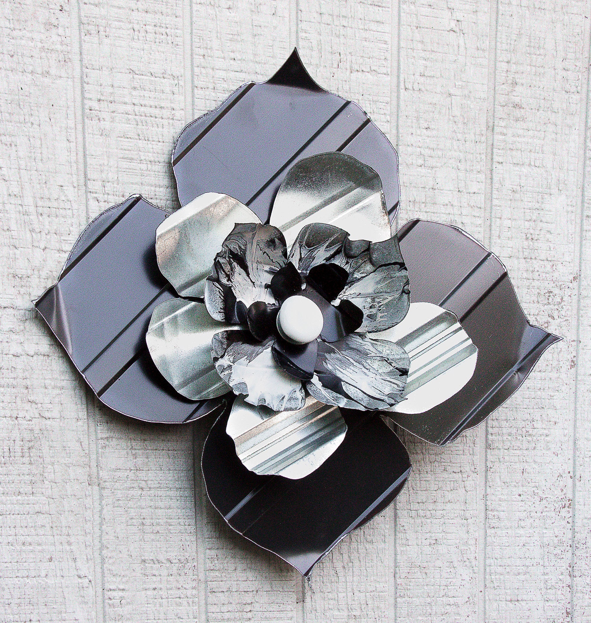 Huge Metal Flower. Use as yard art garden stake or indoor | Etsy