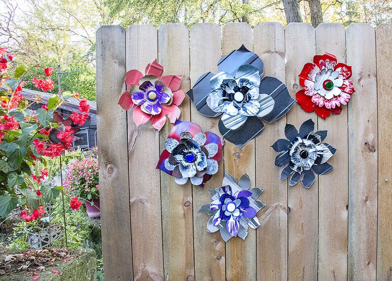 Galvanized Metal Flower. Yard Art Lawn Garden Stake. Country Cottage ...