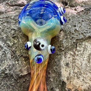 YIN YANG Glass Pipes. Yin Yang Millie With Blue and White Highlights ...