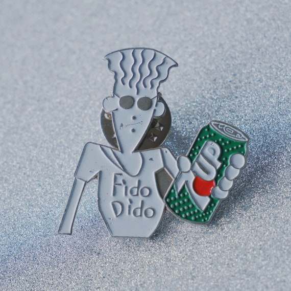 Fido Dido with a can of 7UP - Vintage white lapel pin - Gem