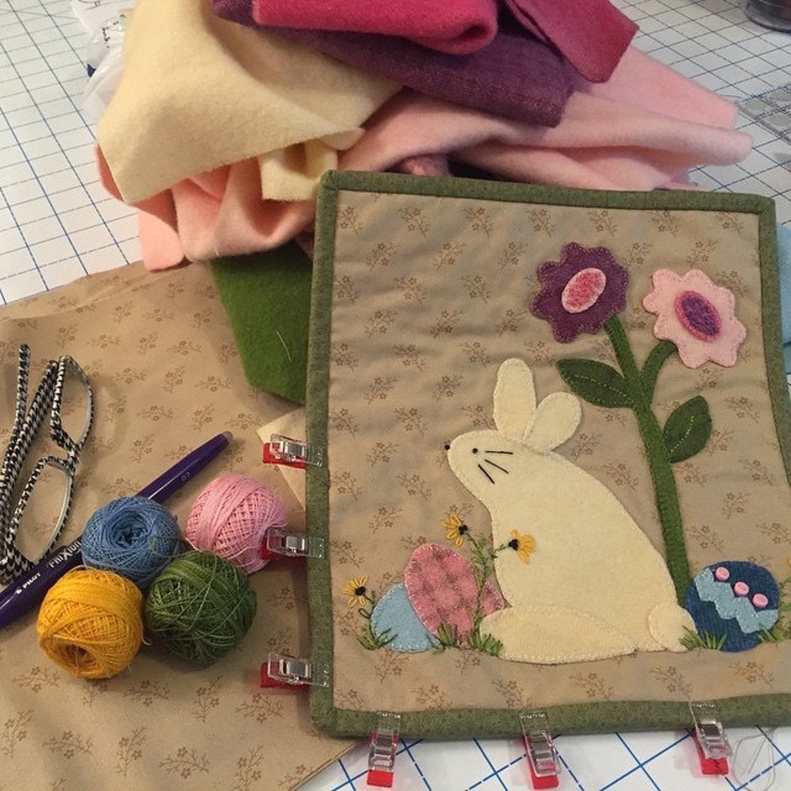 Bunny Love Wool Appliqué Kit and Pattern - Etsy