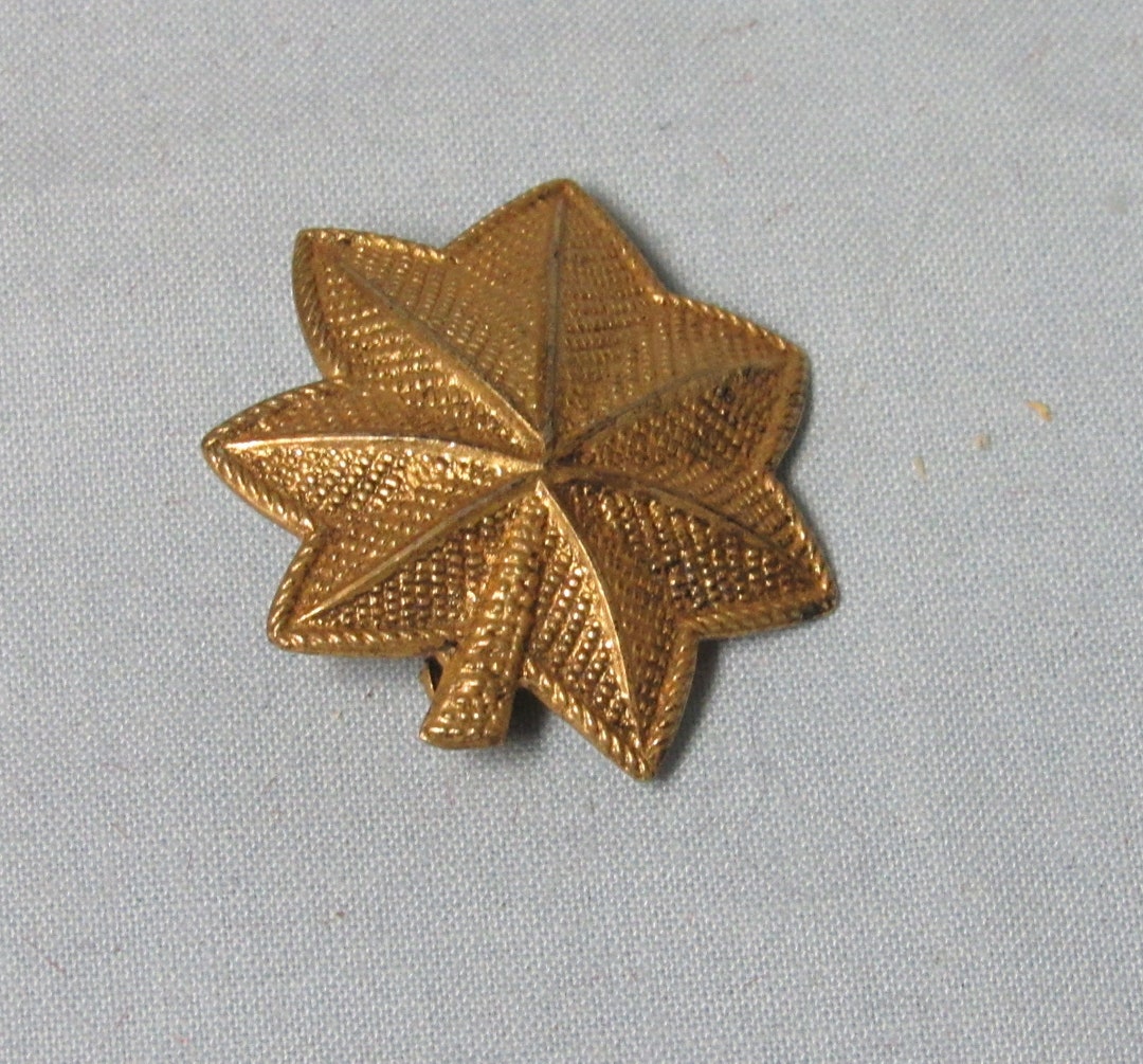 WWII Military Commander Vermile Maple Leaf Brooch Pin Gold Plated ...