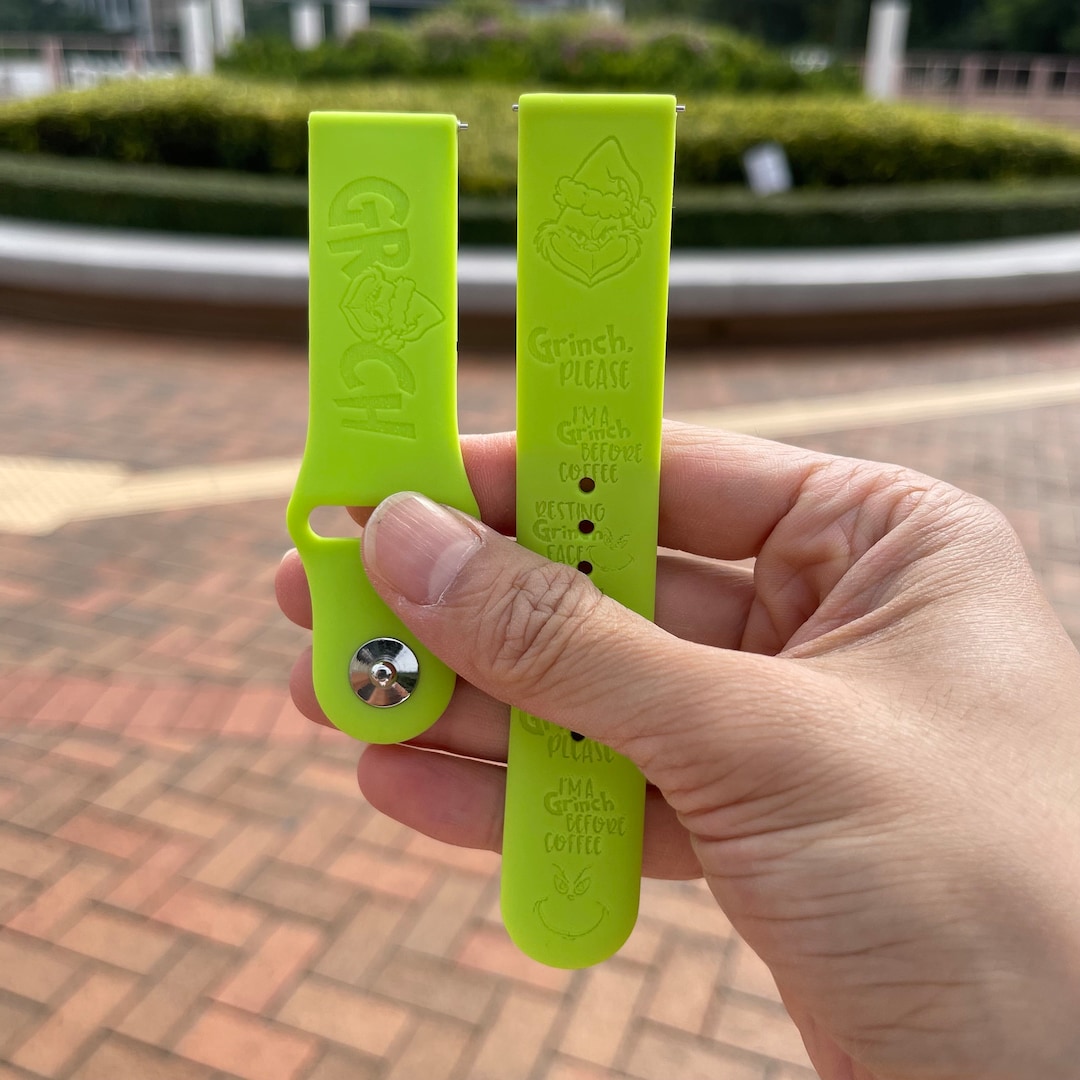 The Grinch - Disney Christmas Villain Engraved Silicon Fitbit Versa ...