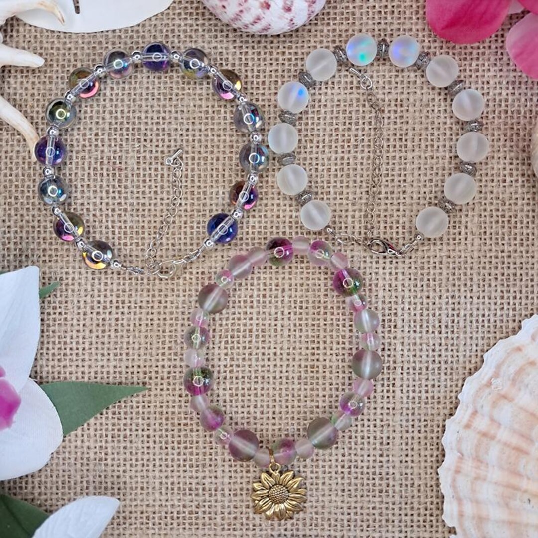 Shimmering Bracelets, Glass Beads, Crystal Ball, Cats Eye, Red Green ...