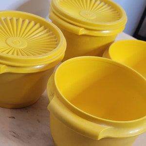 Vintage Tupperware Yellow Bowl Set 4 Bowls 2 Lids 1323 886 Discolored ...