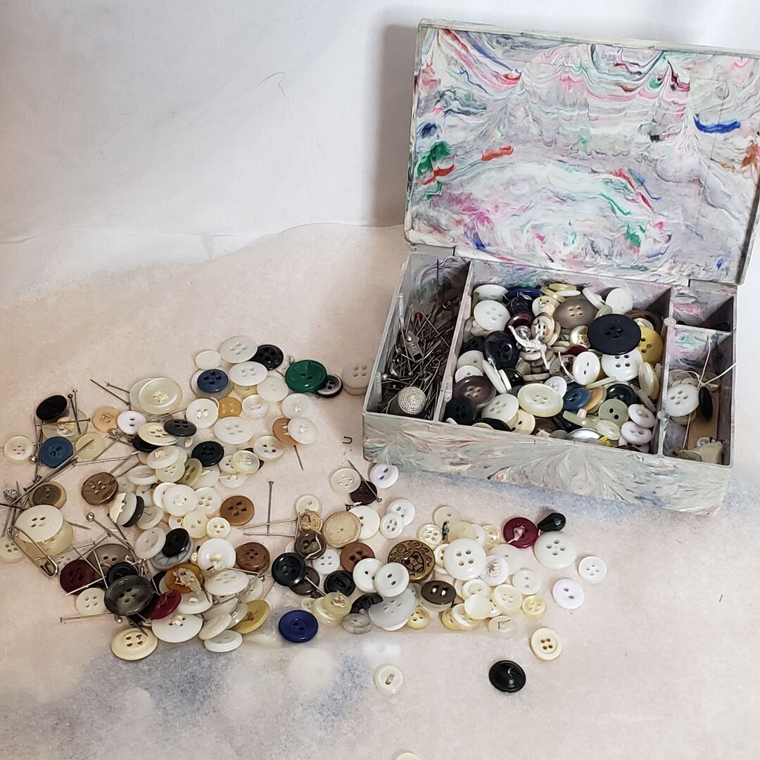 Vintage Button Box Assorted Shapes Sizes Colors Metal Plastic Retro MCM ...