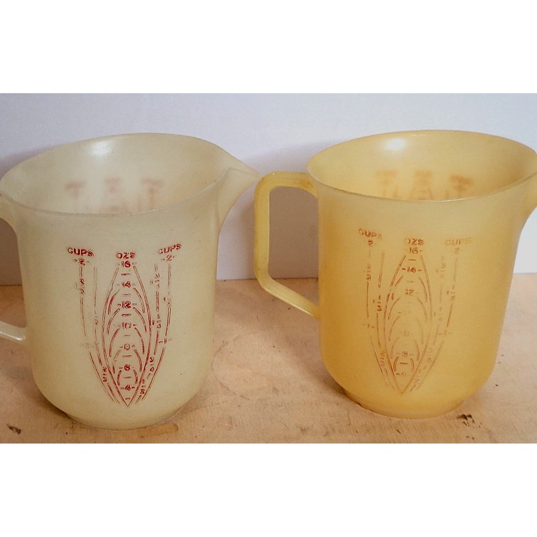 Vintage Tupperware 2 Cup Measuring Cup 134 Yellowed Number Wear Signs ...