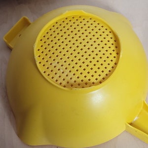 Vintage Tupperware Yellow Colander Set of 2 Large Small See Pictures ...