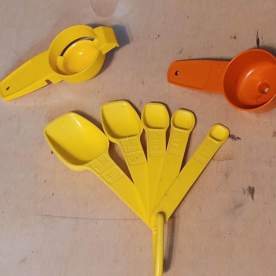 Vintage Tupperware Tool Set Measuring Spoons Egg Separator Funnel ...