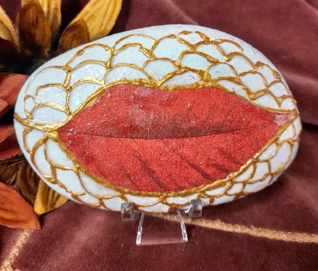 Pucker Red Lips Leaf Painted Rock Gifts Friends Decor Shelf Garden ...