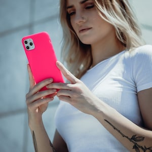 STUNNING! Neon Pink Silicone Magsafe iPhone Case - iPhone 15 Case ...