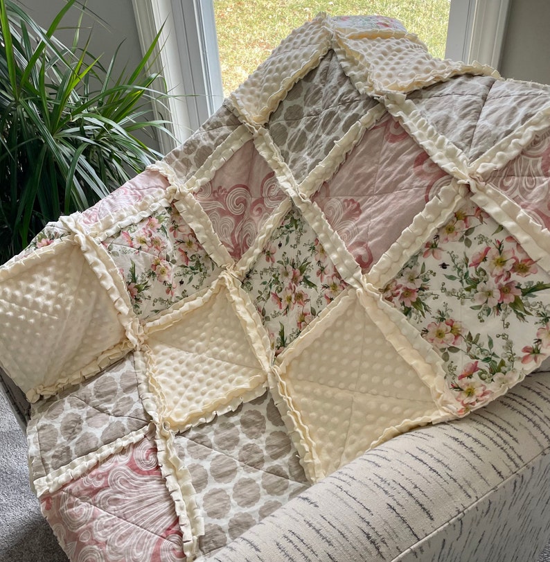 Handmade to Order Vintage Floral Rag Quilt in Cream and Pink Tones ...