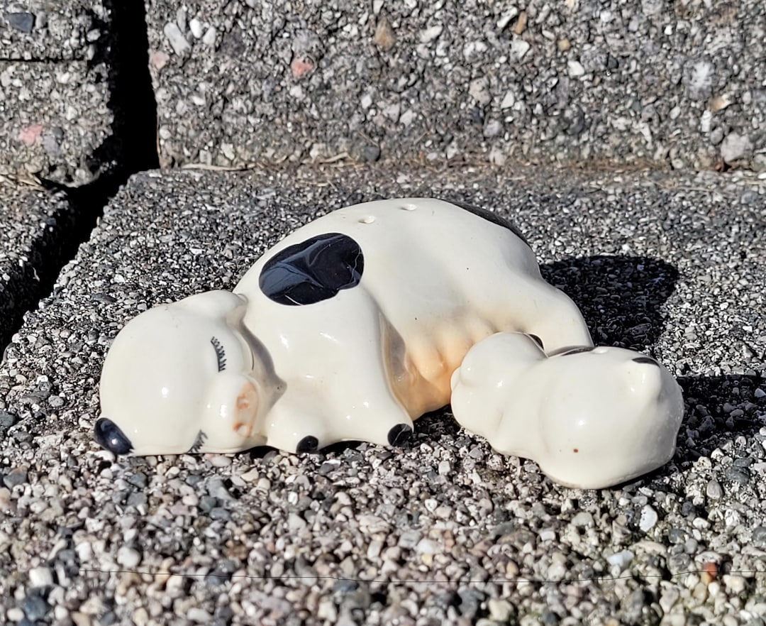 Sow and Piglet Salt and Pepper Shakers, Sleeping Momma Pig Feeding Baby ...