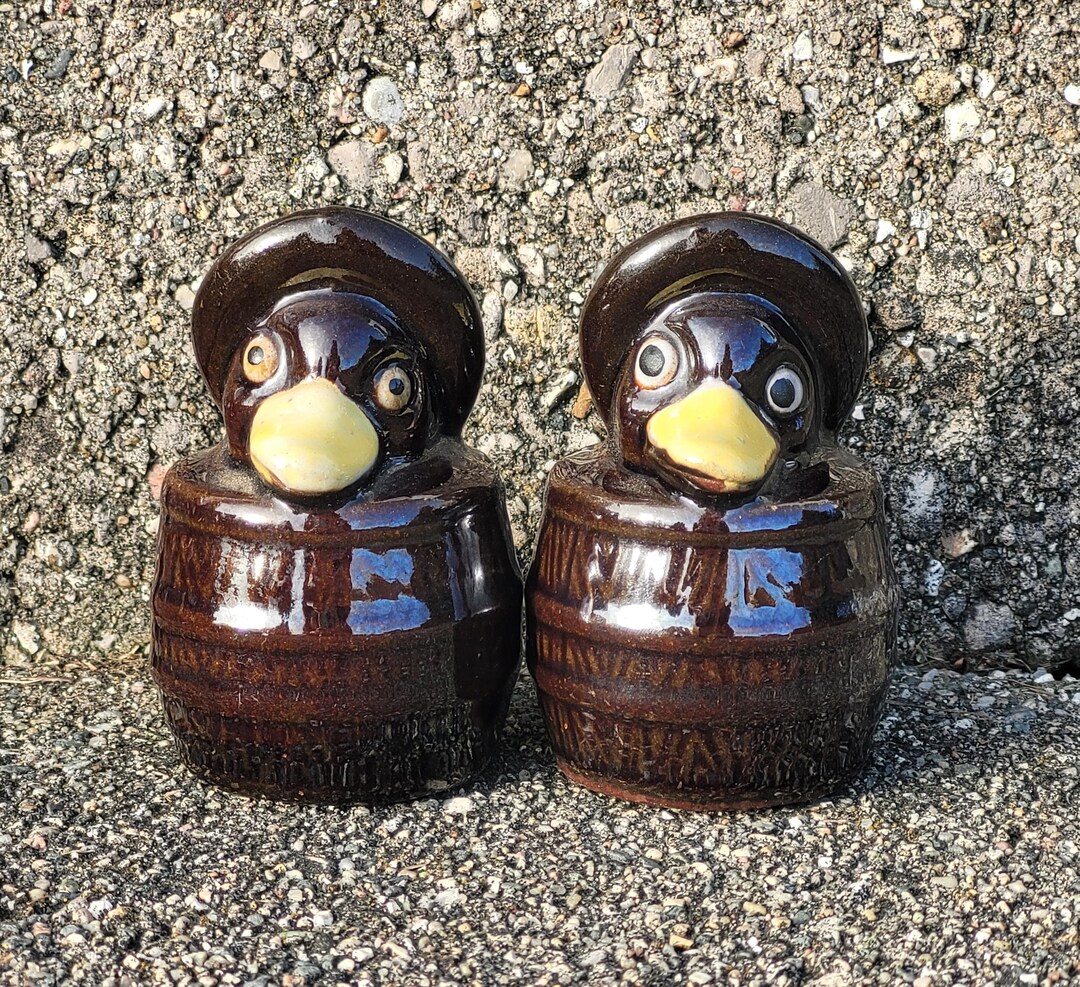 Ducks in a Brown Barrel Salt and Pepper Shakers, Vintage Ceramic ...