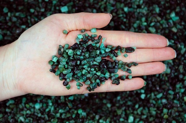 Emerald Facet Rough - Cloudy - Melee Size Only - 'B' Grade - Untrimmed ...