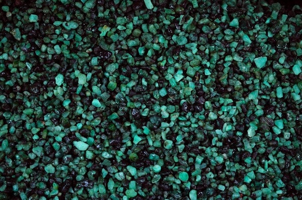 Emerald Facet Rough - Cloudy - Melee Size Only - 'B' Grade - Untrimmed ...