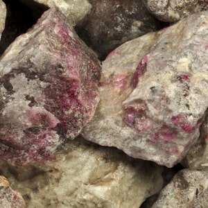 Fantasia Materials: 1 Lb Ruby in Quartz Rough - Raw Natural Crystals ...