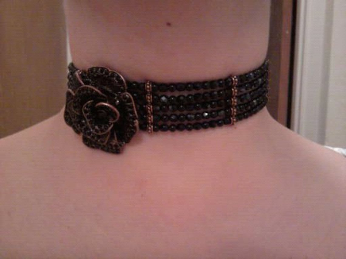 The Queen's Choker - Etsy