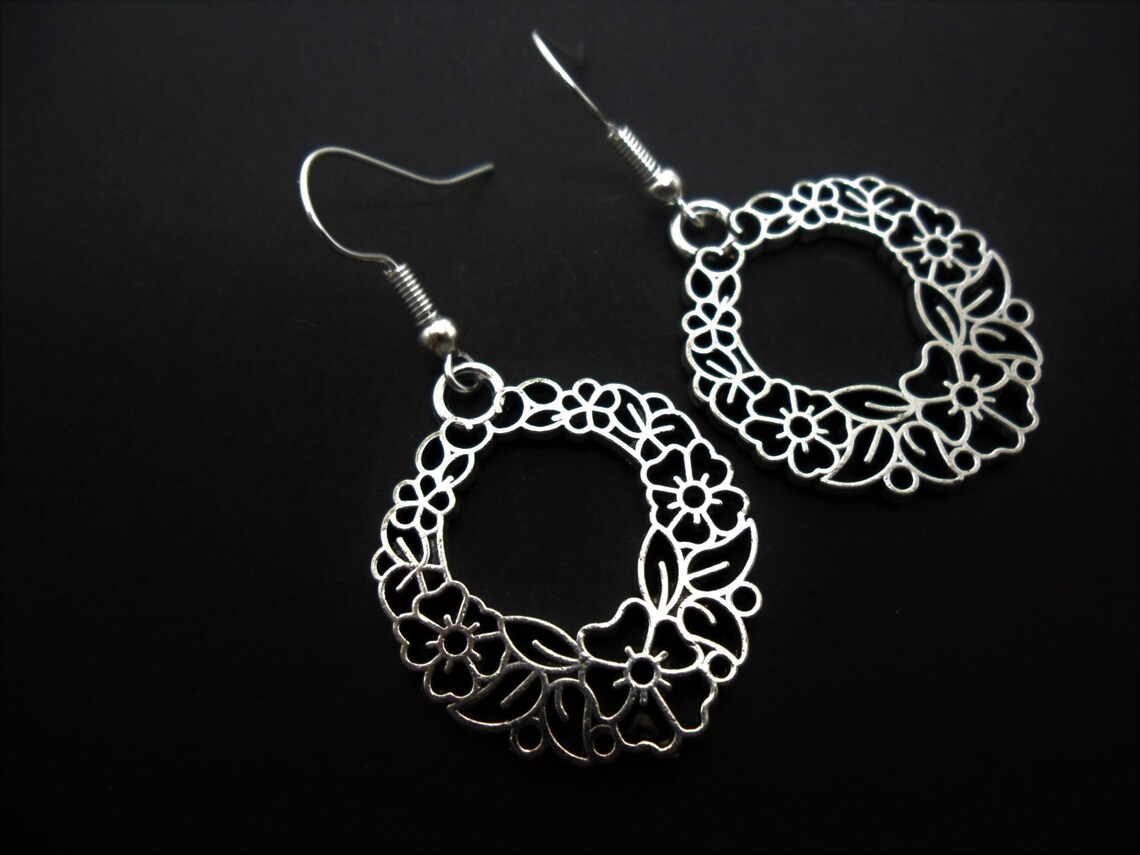 A Pair of Pretty Tibetan Silver Flower Filigree Dangly - Etsy