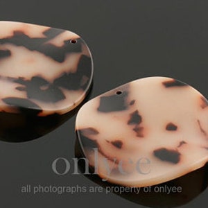 2pcs-32mmx32mm Acetate Pendant, Acrylic Supplies, Mixed-ivory/beige ...